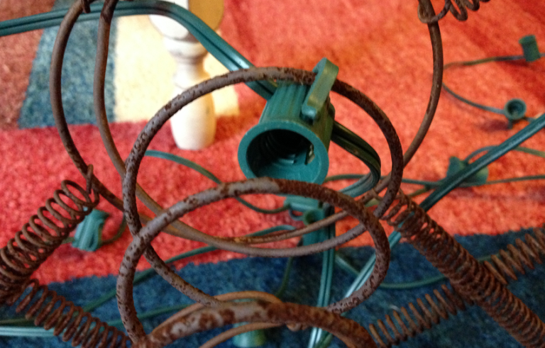 Rusty Bedsprings Marquee Lights – Country Design Home